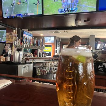 SIDELINES SPORTSBAR & GRILL - Updated July 2025 - 63 Photos & 181 ...