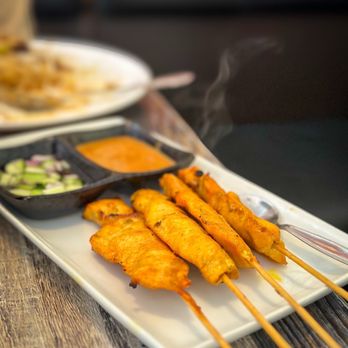 CHEF G ON 4TH THAI STREET FOOD - Updated May 2024 - 859 Photos & 372 ...