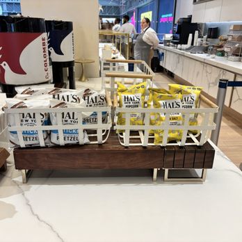 AMTRAK METROPOLITAN LOUNGE - Updated January 2026 - 148 Photos & 20 ...