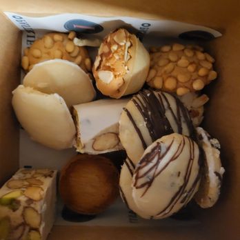 ISGRO PASTRIES - Updated March 2025 - 690 Photos & 600 Reviews - 1009 ...