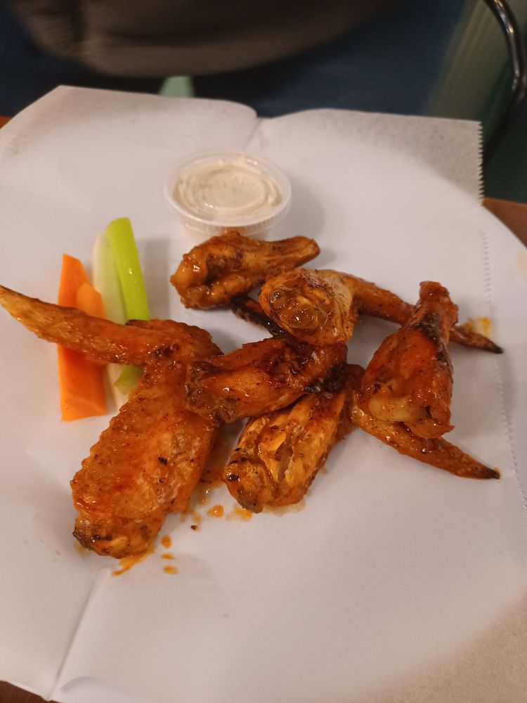 LOCALS FOOD HUB & PIZZA PUB - Updated January 2025 - 41 Photos & 11 ...