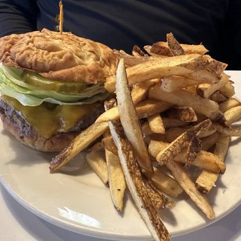 TWISTED BURGER DINER - Updated December 2025 - 64 Photos & 61 Reviews ...
