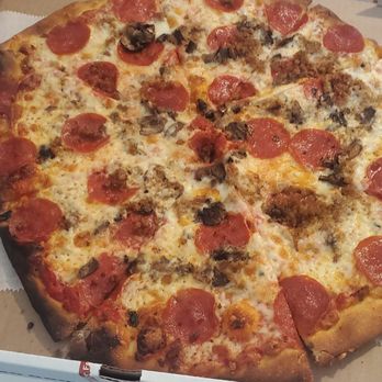 CAPONE’S COAL FIRED PIZZA - Updated July 2024 - 647 Photos & 690 ...