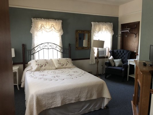 THE WHATELY INN - 28 Photos & 65 Reviews - French - 193 Chestnut Plain ...