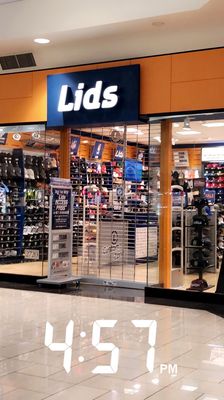 LIDS LOCKER ROOM - Updated August 2024 - 4300 Meadows Ln, Las Vegas ...