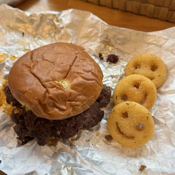 SMILEYS BURGER CLUB - Updated February 2025 - 56 Photos & 39 Reviews ...