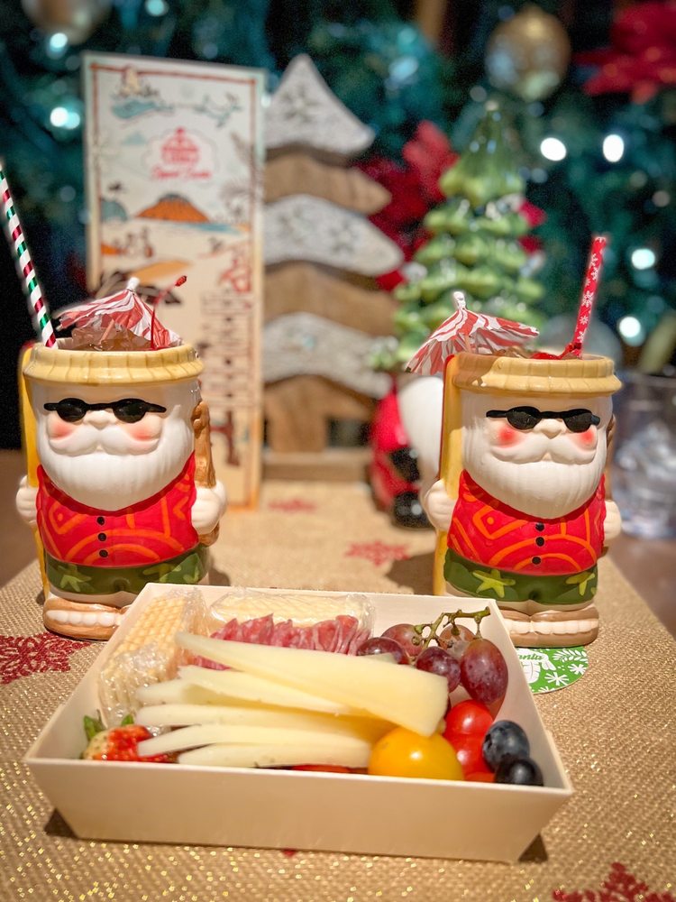 SIPPIN’ SANTA AT PRINCE WAIKIKI - Updated January 2025 - 89 Photos & 20 ...