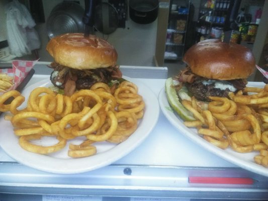 HAMBURG PUB - 31 Photos & 49 Reviews - 10668 Hamburg Rd, Hamburg, MI ...