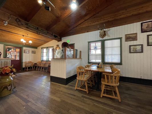 HAMBURGER FACTORY FAMILY RESTAURANT - Updated June 2024 - 670 Photos ...