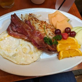 WHISTLE STOP ALE HOUSE - Updated September 2024 - 365 Photos & 472 ...