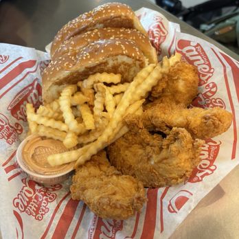 RAISING CANE’S CHICKEN FINGERS - Updated March 2025 - 179 Photos & 137 ...