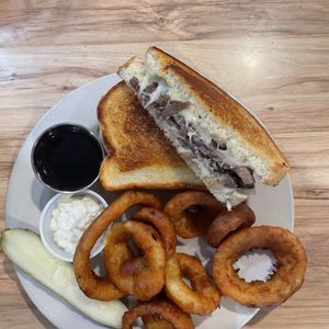 CHATTERS BAR AND GRILL - Updated November 2025 - 109 Main St, Kewaskum ...