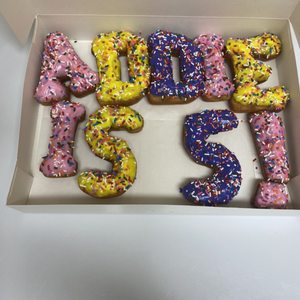 ROBIN’S SNOWFLAKE DONUTS & CAFE - 570 Photos & 229 Reviews - 4660 ...