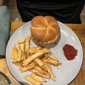 THE TRADEWINDS PUB - Updated December 2024 - 83 Photos & 67 Reviews ...