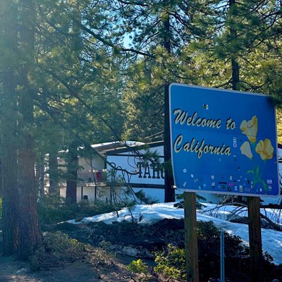 CALIFORNIA / NEVADA STATE LINE - N Lake Blvd, Kings Beach, California ...