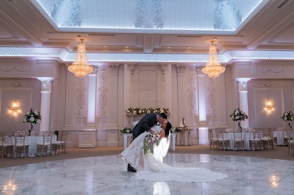 VALLEY REGENCY - Updated December 2025 - 117 Photos & 63 Reviews - 1129 ...