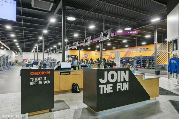 CRUNCH FITNESS - MAPLE GROVE - Updated January 2026 - 25 Photos & 22 ...