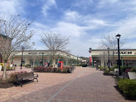 TANGER OUTLETS SAVANNAH - Updated October 2025 - 154 Photos & 128 ...