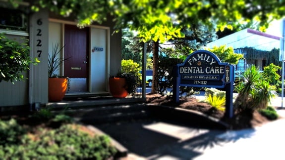 JONATHAN ROXAS, DDS - Updated October 2025 - 58 Reviews - 6227 SE ...