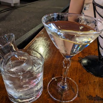 GMT TAVERN - Updated April 2024 - 169 Photos & 239 Reviews - 142 ...