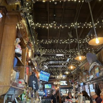 TUNE INN - Updated August 2025 - 360 Photos & 566 Reviews - 331 ...