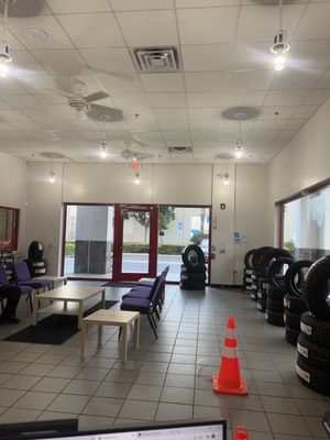 DISCOUNT TIRE & SERVICE CENTERS - Updated March 2025 - 30 Photos & 75 ...