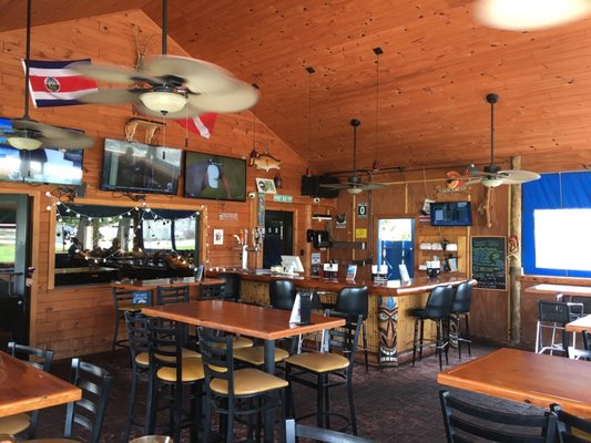 PARROT ISLAND GRILL - 39 Photos & 65 Reviews - Seafood - 1001 S Parrott ...