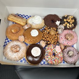 DG DOUGHNUTS - Updated May 2025 - 1418 Photos & 477 Reviews - 29 W ...