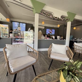 MACADONS - Updated July 2025 - 812 Photos & 419 Reviews - 826 S 3rd St ...