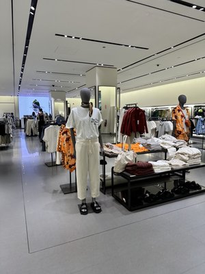 ZARA - Updated September 2025 - 63 Photos & 124 Reviews - 1 W Randolph ...