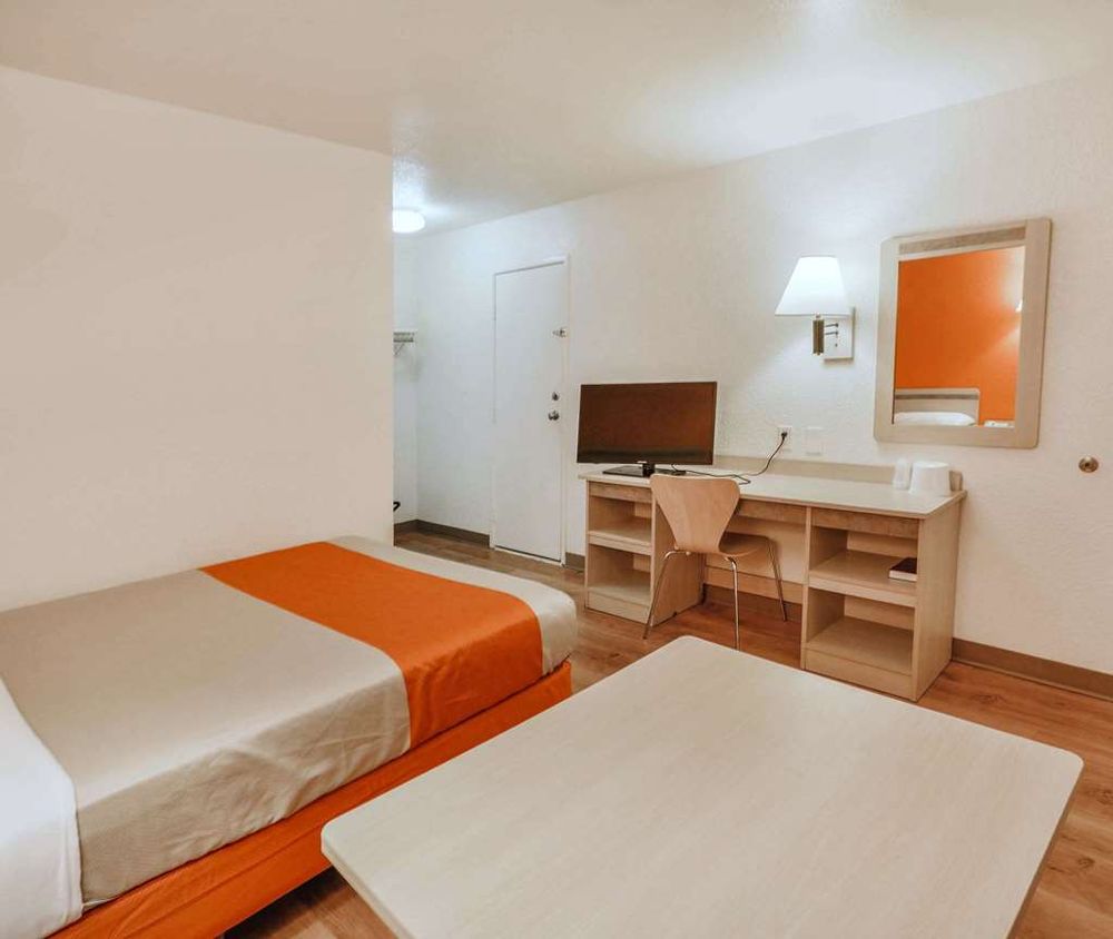 MOTEL 6 - Updated September 2024 - 48 Photos & 20 Reviews - 122 I-45 ...