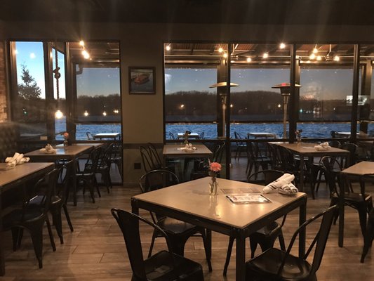 TUGGERS - BURGER BAR & ALE HOUSE - 44 Photos & 53 Reviews - American ...