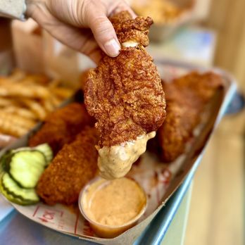 MAIN CHICK HOT CHICKEN - 608 Photos & 617 Reviews - 20 E Union St ...