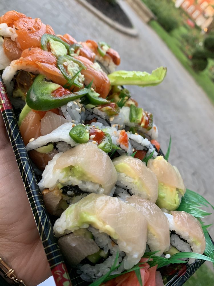 CHANOCH SUSHI - 6947 Avenue Wilderton, Montréal, QC - Yelp