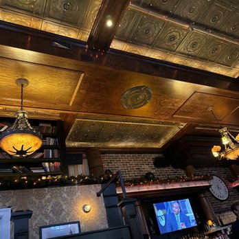 GMT TAVERN - Updated December 2025 - 174 Photos & 253 Reviews - 142 ...