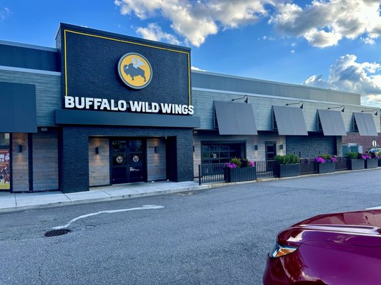 BUFFALO WILD WINGS - Updated December 2025 - 34 Photos & 18 Reviews ...