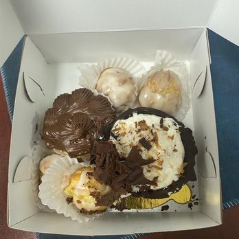 VIA VENETO BAKERY & ITALIAN DELI - Updated January 2026 - 139 Photos ...