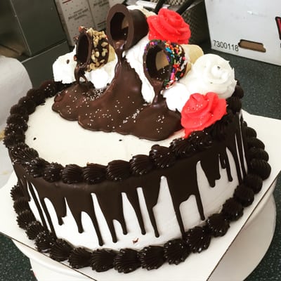 RED BOX CAKE - Updated December 2024 - 16 Photos - 903 Probasco Way ...