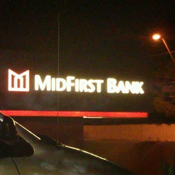 MIDFIRST BANK - Updated October 2025 - 31 Reviews - 787 E Elliot Rd ...