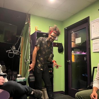 ABSOLUTE COMEDY - Updated December 2025 - 46 Photos & 92 Reviews - 2335 ...