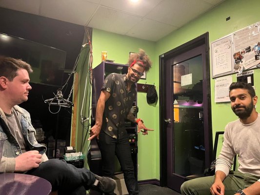 ABSOLUTE COMEDY - Updated December 2025 - 46 Photos & 92 Reviews - 2335 ...