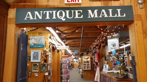 The Vermont Antique Mall - 124 Photos & 26 Reviews - Antiques - 5573 ...