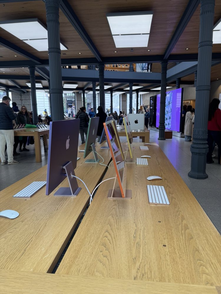 APPLE STORE PUERTA DEL SOL - Updated October 2025 - 54 Photos & 34 ...