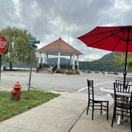 HUDSON HOUSE RIVER INN - Updated December 2025 - 301 Photos & 223 ...