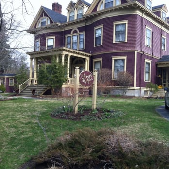 BERRY MANOR INN - Updated August 2024 - 66 Photos & 64 Reviews - 81 ...