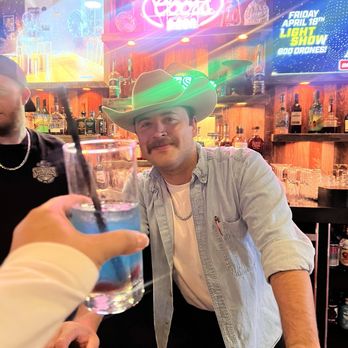 SHINDIGS COUNTRY KITCHEN BAR & STAGE - Updated April 2025 - 75 Photos ...