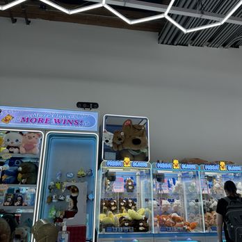 MEGA CLAWS - Updated December 2025 - 415 Photos & 119 Reviews - 979 ...