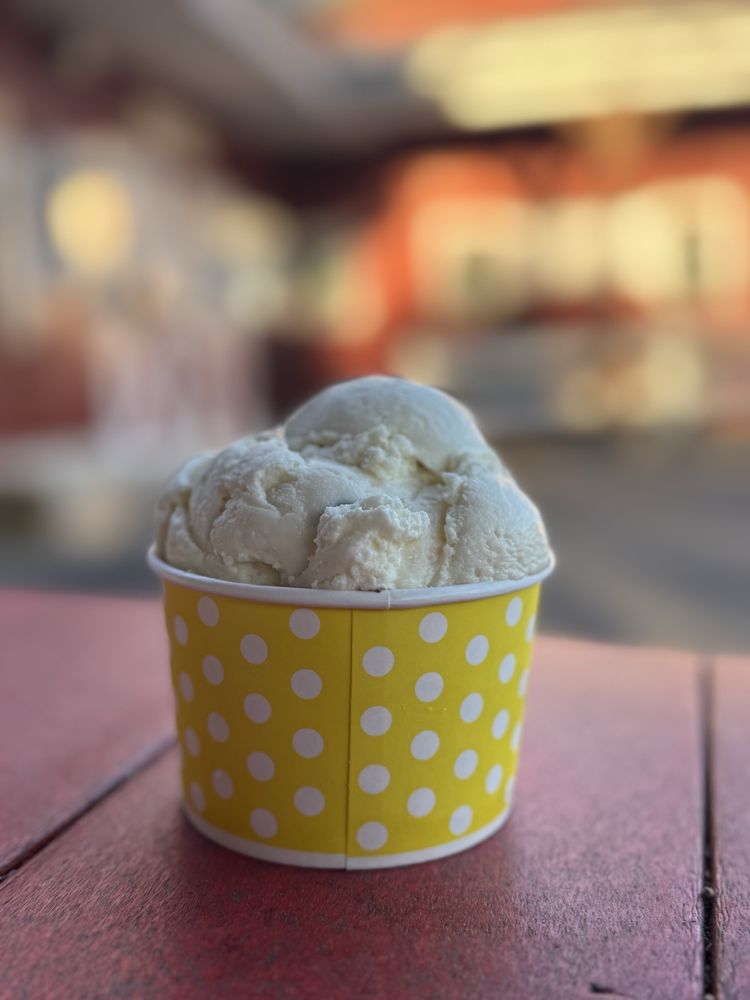 LITTLE RED BARN ICE CREAM CAFE - Updated January 2026 - 143 Photos ...