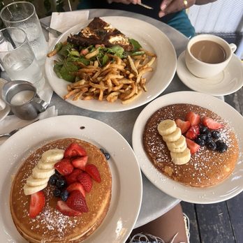 CAFÉ LULUC - Updated November 2024 - 1797 Photos & 1686 Reviews - 214 ...