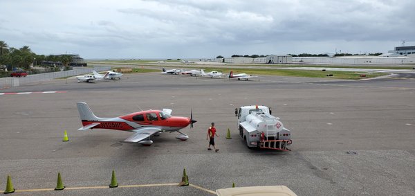 THE HANGAR RESTAURANT & FLIGHT LOUNGE - Updated November 2024 - 550 ...